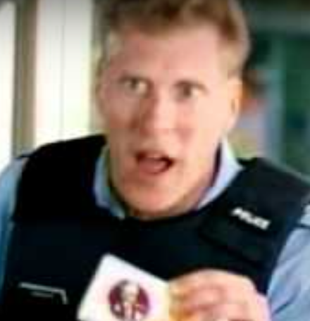 Fred Savard de la Soirée dans une pub de PFK!!! - La Clique du Plateau