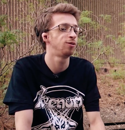 Le petit Jérémie qui parle Métal… j’y crois pas! - La Clique du Plateau