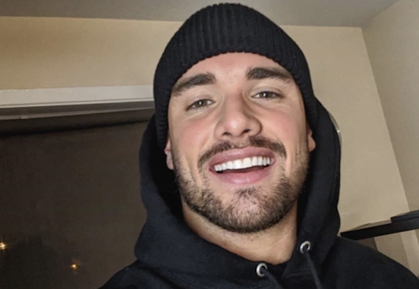 Safia Nolin qui se déguise en Charles d'OD! - La Clique du Plateau