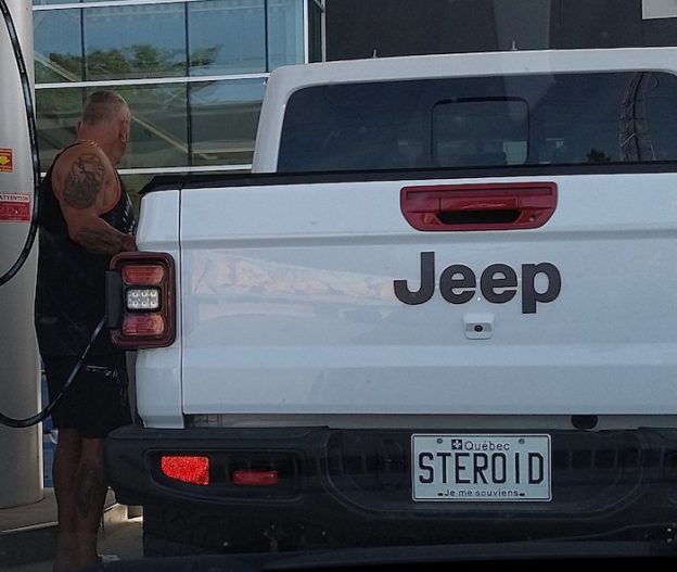 Une plaque à l'image du douch.... - La Clique du Plateau