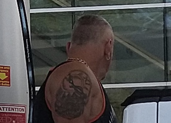 Une plaque à l'image du douch.... - La Clique du Plateau