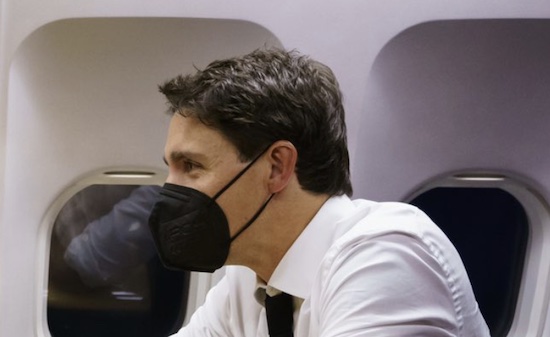 Masque pour la photo... - La Clique du Plateau