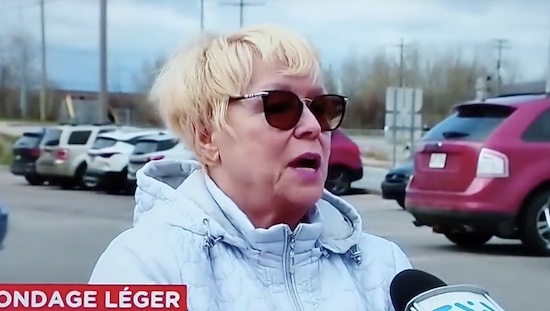 On dirait qu'elle répète ce que le journaliste lui a dit de dire! - La ... On dirait qu'elle répète ce que le journaliste lui a dit de dire! - La ...