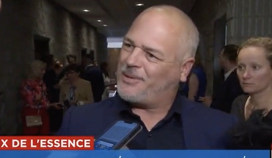 Julien ne sait même pas que c'est dans le village que l'essence est la ...