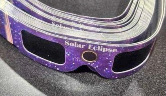 Lunette solaire pour éclipse dispo... demain! - La Clique du Plateau